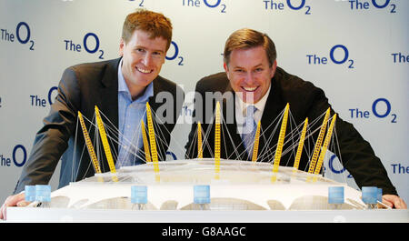 The chief executive officer of O2 UK, Matthew Key (left) with Tim ...