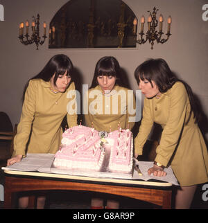 Triplet singers (l-r) Linda, Elaine and Evelyn Wilson, also known as ...