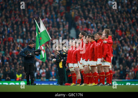 Wales players sing the national anthem before the Guinness Women's Six ...