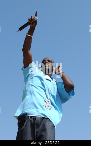 Akon performs at T4 On The Beach, in Weston-Super-Mare Stock Photo - Alamy
