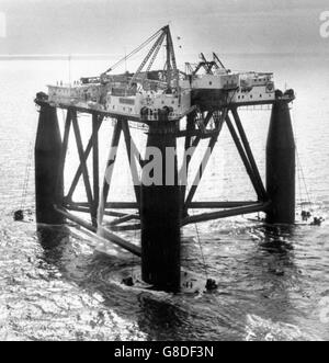 Oil, gas rig being towed past Teesside Offshore Wind farm at Redcar on ...