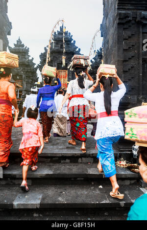 Traditional Balinese offering at a family temple (Sanggah Kemulan Rong ...