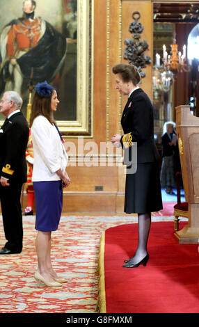 Athlete Jo Pavey with her Member of the Order of the British Empire ...