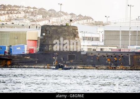 HMS Vanguard, one of the UK's nuclear deterrent V-Class submarines ...