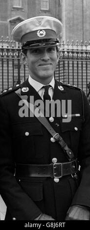 Lieutenant Keith Mills, Royal Marines, at Buckingham Palace to be ...