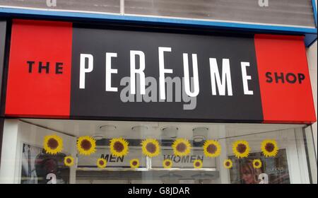 perfume shop on oxford street in london Stock Photo - Alamy