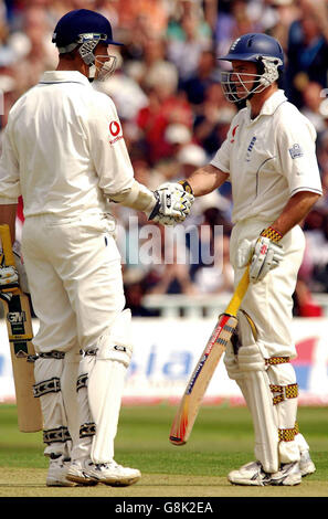 England's Marcus Trescothick (R) and Andrew Strauss Stock Photo - Alamy