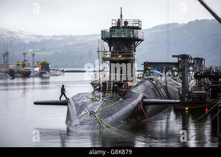 HMS Vanguard, one of the UK's nuclear deterrent V-Class submarines ...