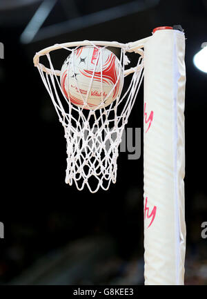 A general view of a netball dropping into a net Stock Photo - Alamy