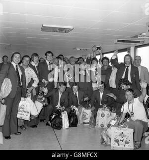 England Rugby League Team - Heathrow Airport, London Stock Photo - Alamy
