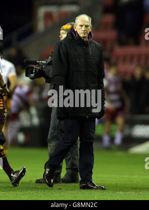 Brisbane Broncos coach Wayne Bennett looks on during a team training ...