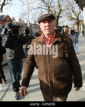Alleged former IRA chief Thomas "Slab" Murphy (right) leaves the ...