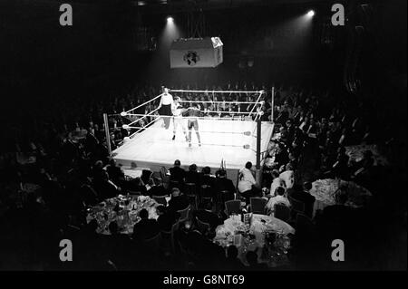 Ske Mullen and Don Davies compete in a boxing match at the World ...