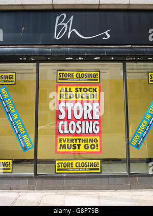 BHS store closing everything must go signs in shop window, Truro ...