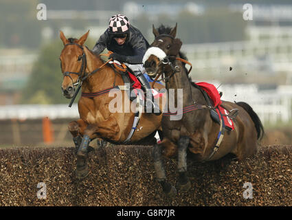 Mosspark ridden by Daryl Jacob wins the Kings Mistral Handicap Chase ...