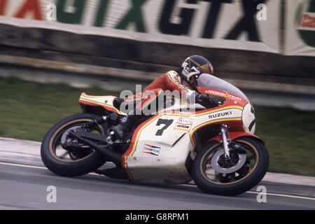 Barry Sheene on a Suzuki in the Motorcycle News Superbike race at ...