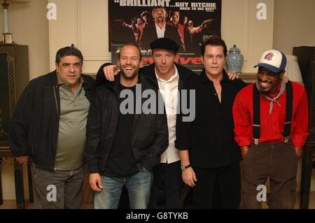 REVOLVER Director GUY RITCHIE, JASON STATHAM Date: 2005 Stock Photo - Alamy