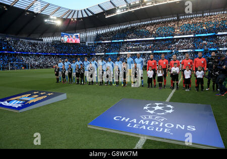 Real Madrid players line up during the La Liga EA Sports match between ...