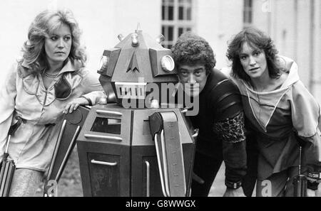 BLAKE'S 7 [TV] JAN CHAPPELL, SALLY KNYVETTE AND ORAC Stock Photo - Alamy