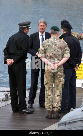 Lieutenant General Edward Davis (right) during an audience with King ...
