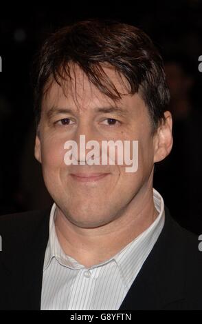 ELIZABETHTOWN, director Cameron Crowe on set, 2005, (c) Paramount ...