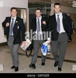England's Marcus Trescothick (R) and Andrew Strauss Stock Photo - Alamy