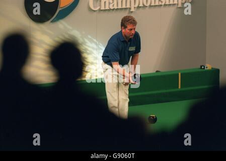 Bowls - World Indoor Championships - Tony Allcock and Mervyn King v ...