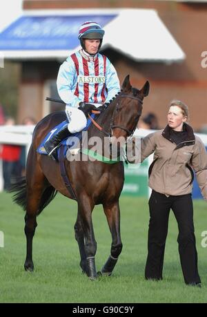 RACING AT EXETER BEST MATE BEFORE HIS LAST RACE 1/11/2005 PICTURE DAVID ...