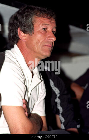 DANNY BERGARA STOCKPORT COUNTY MANAGER 03 May 1994 Stock Photo - Alamy