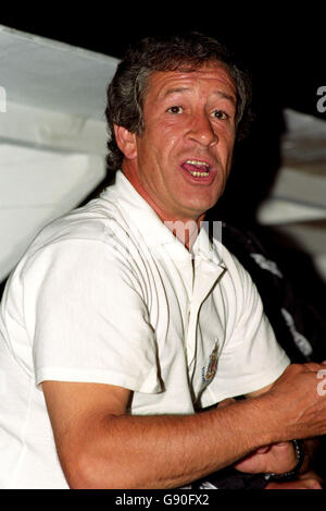 ENGLISH SOCCER. DANNY BERGARA, STOCKPORT COUNTY manager Stock Photo - Alamy