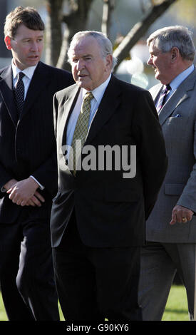 The coffin of controversial former Fianna Fail TD Liam Lawlor are ...