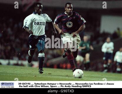 29-OCT-95. Tottenham Hotspur v Newcastle. Newcastles Les Ferdinand(r ...