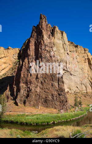 Cliffs at Smith Rocks with Crooked River, Smith Rock State Park, Oregon ...