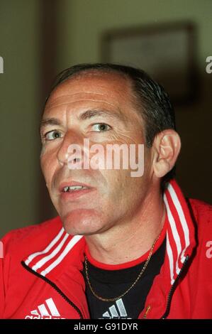 MARC BATTA REFEREE WORLD CUP 98 30 June 1998 Stock Photo - Alamy