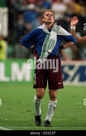 Scotland goalkeeper Jim Leighton in 1998 Stock Photo - Alamy