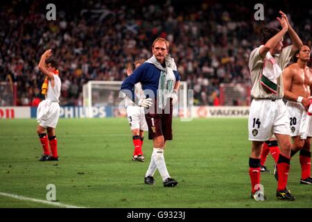 Scotland goalkeeper Jim Leighton in 1998 Stock Photo - Alamy