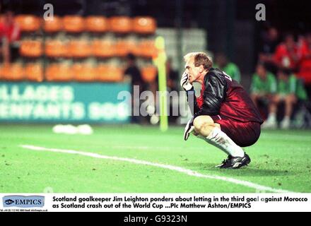 Scotland goalkeeper Jim Leighton in 1998 Stock Photo - Alamy