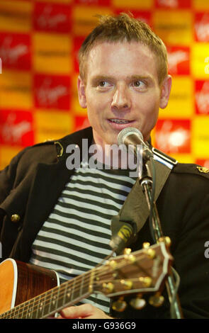 Stuart Murdoch from Bell and Sebastian launch the bands new single ...