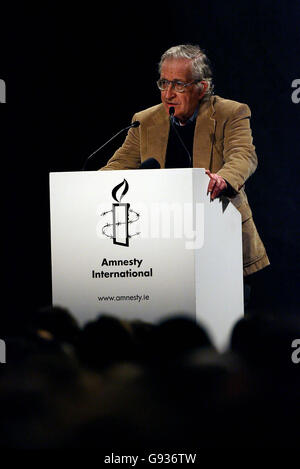 Professor Noam Chomsky delivers the Amnesty International Lecture on ...
