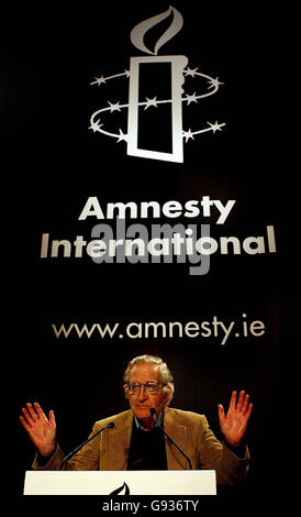 Professor Noam Chomsky delivers the Amnesty International Lecture on ...