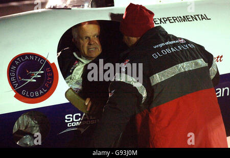 Steve Fossett in GlobalFlyer cockpit Stock Photo - Alamy