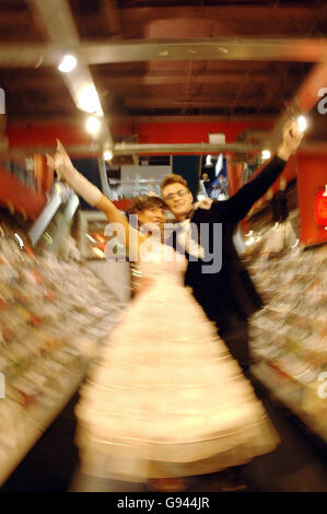 Guitarist Gary Means & fashion designer Shara Hayes after being married ...