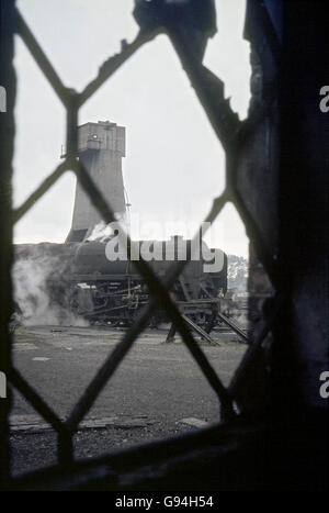 BR 2-10-0 Class 9F Locomotive, Weathered Stock Photo - Alamy