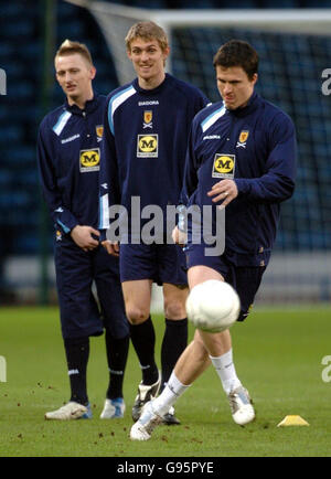 Scotland's Darren Fletcher (L) with Gary Caldwell Stock Photo - Alamy