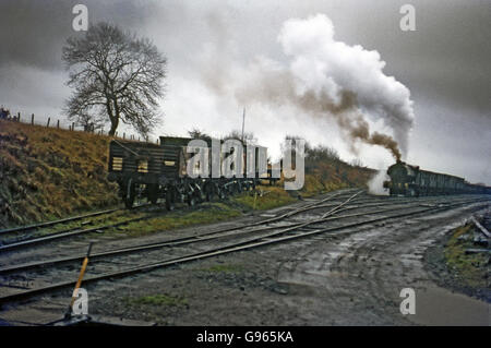Hunslet Austerity 0-6-0 saddle tank engine No 15 Earl David Stock Photo ...
