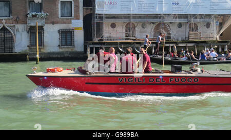 Venice - Fire Boat, fire service Stock Photo - Alamy