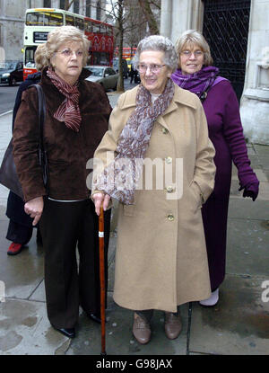 Gertrude Harris, daughter of First World War soldier Harry Farr, visits ...