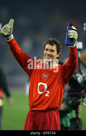 Arsenal goalkeeper Jens Lehmann (second left) is welcomed back into the ...