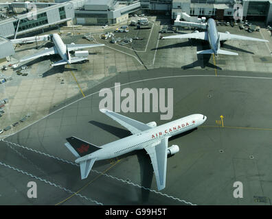 The view from inside the new Heathrow Control Tower at Heathrow Airport ...