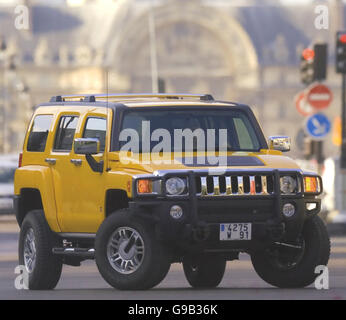 Hummer H2 american car SUV army vechical car gas guzzler gasguzzler ...